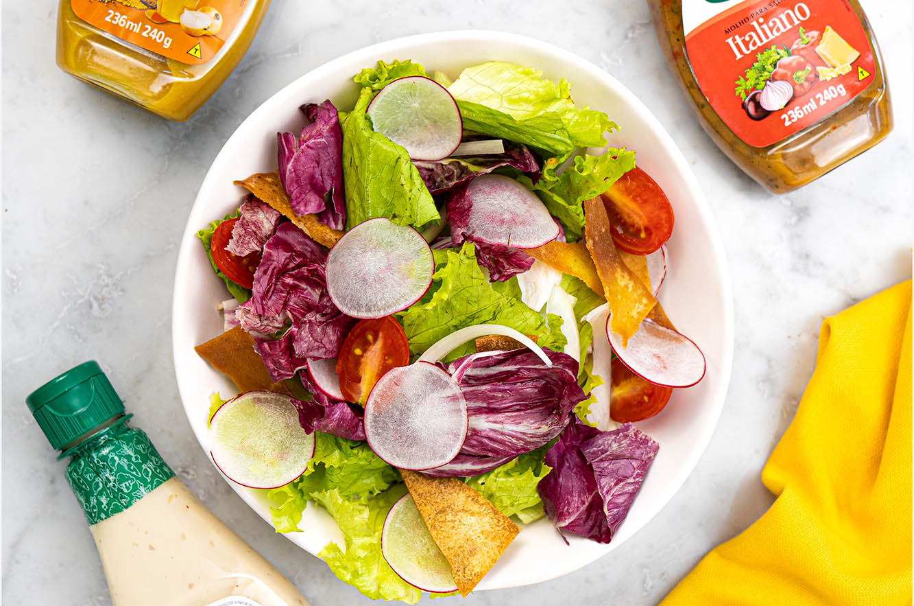 Saladas pelo mundo: receitas internacionais para fazer em casa