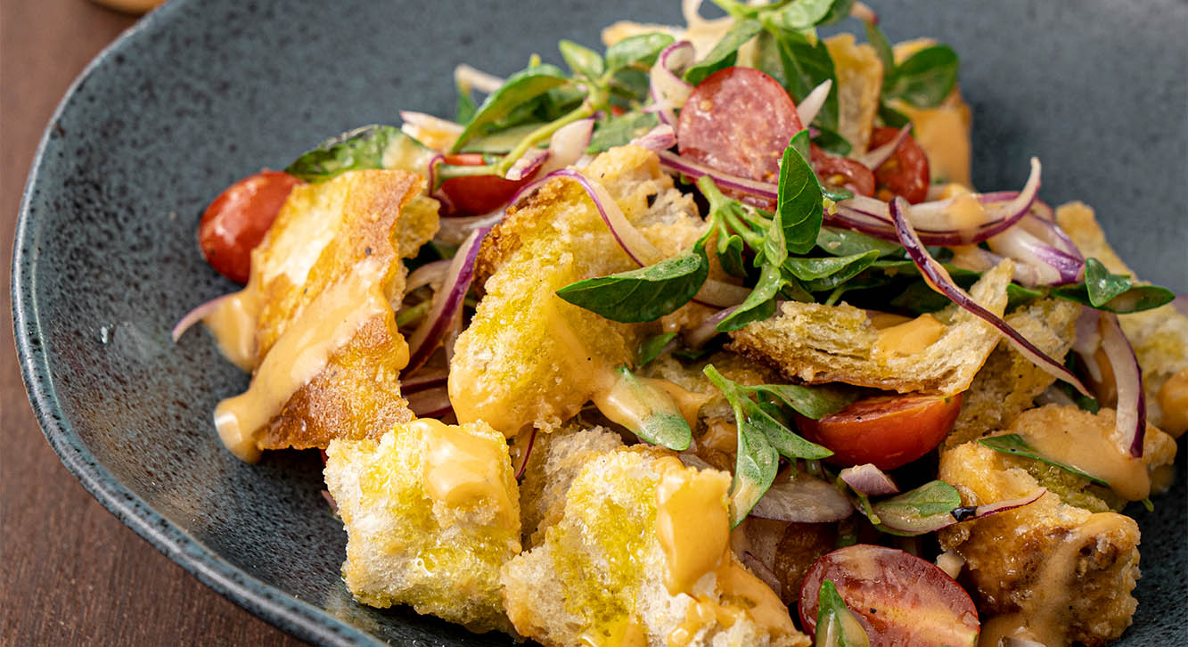Saladas pelo mundo: receitas internacionais para fazer em casa